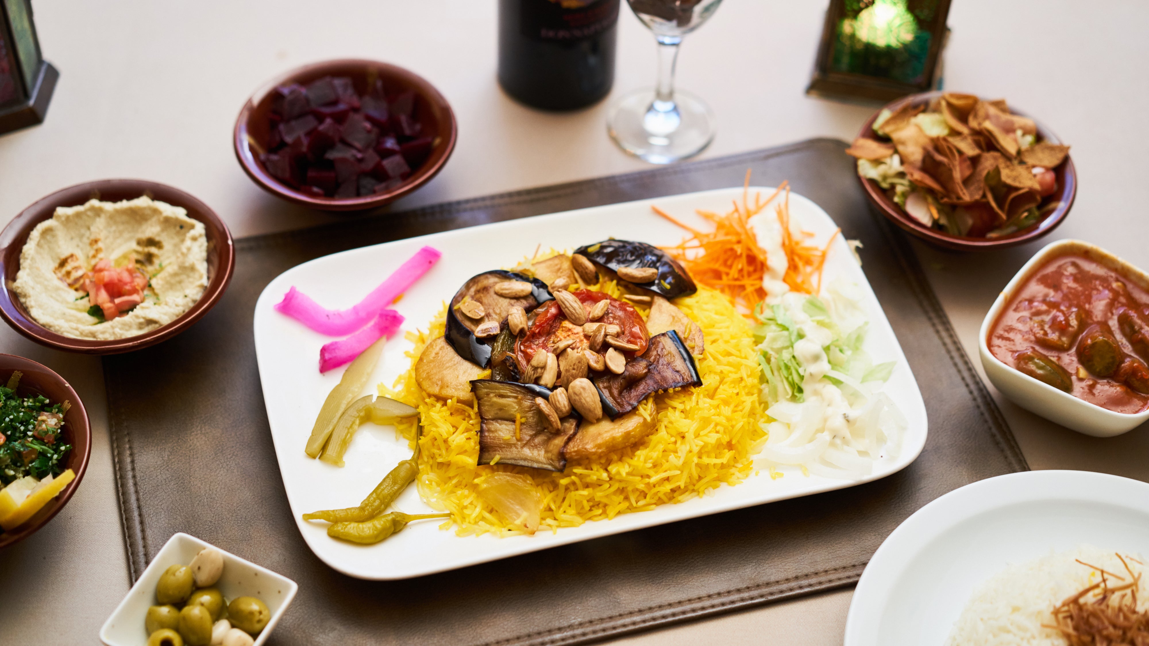 Shahrazad Restaurant livre depuis St-Gilles - Commandez avec Deliveroo