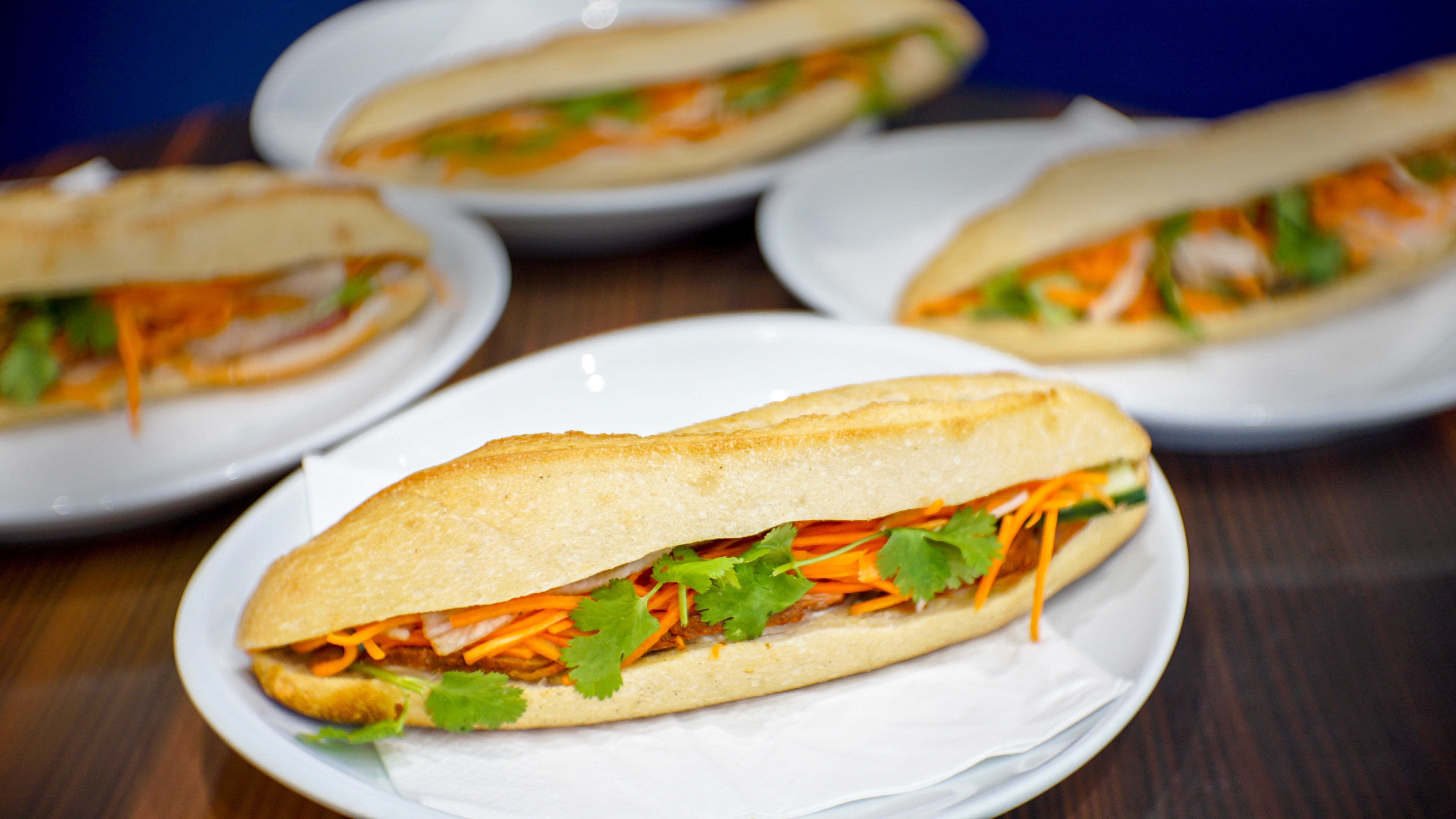 Livraison Banh Mi Saigon à Centre Cathédrale - Commandez avec Deliveroo